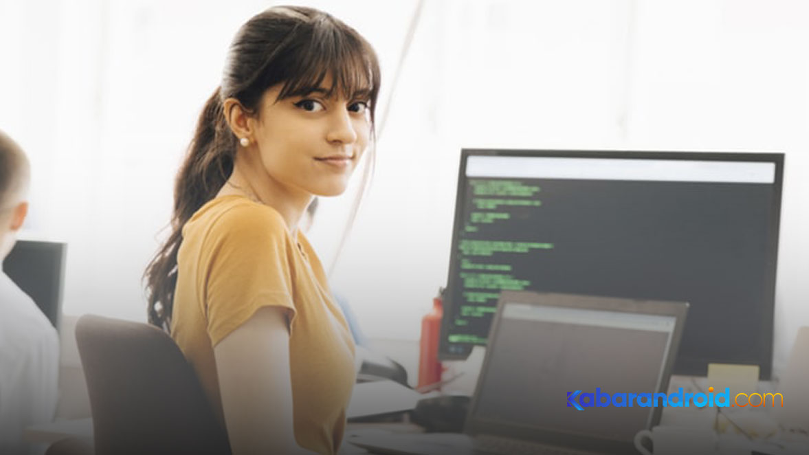 √ Penggemar komputer yang sangat tekun mempelajari dan memprogram komputer dikenal dengan istilah